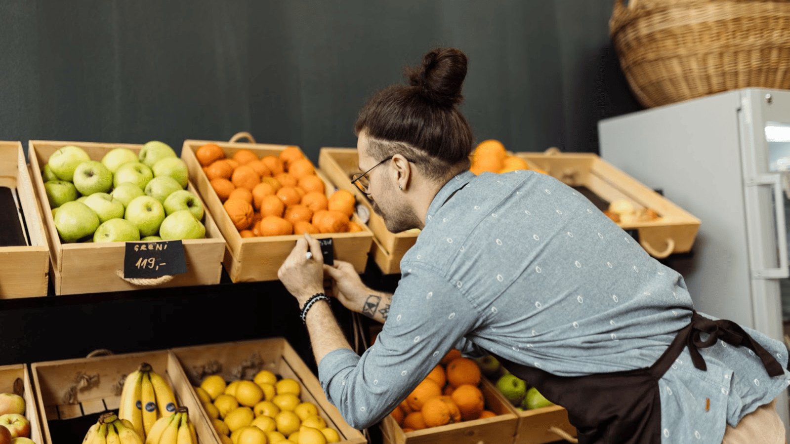 AI-powered pricing strategies for retailers facing tariff uncertainty